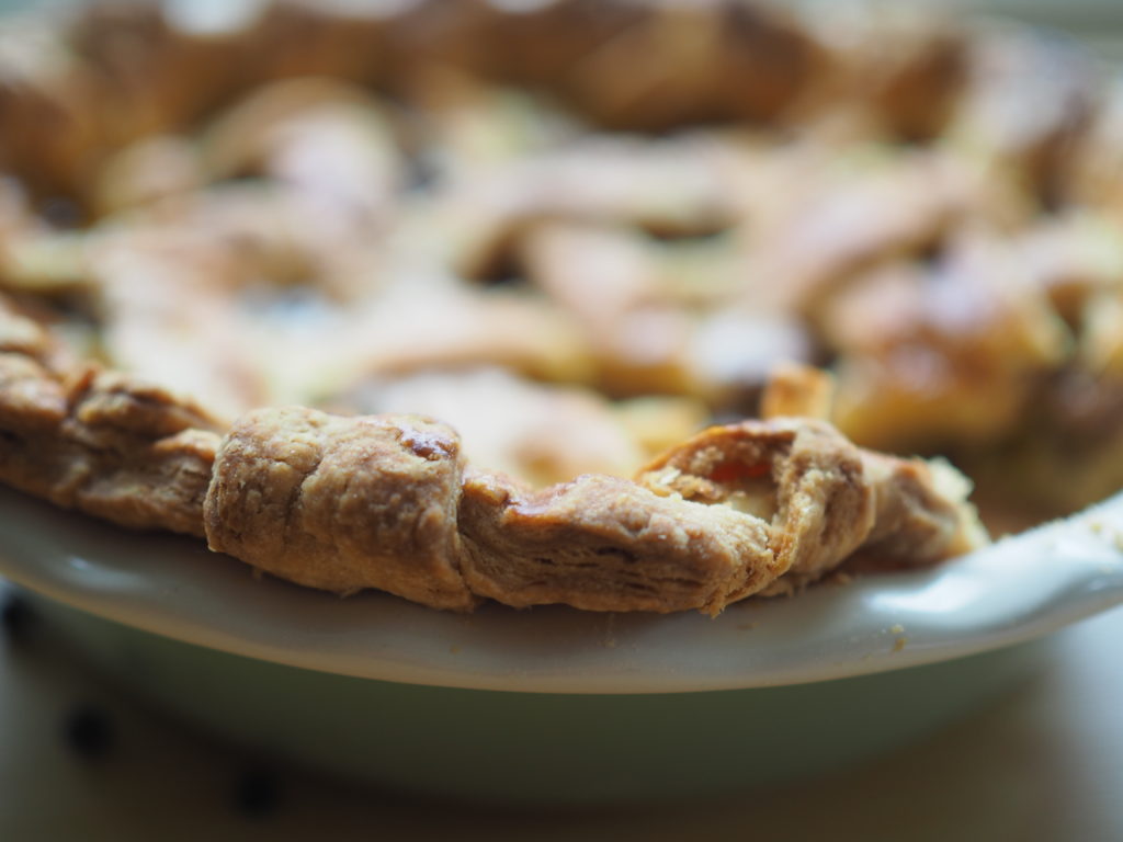 Rhubarb & Juniper Pie (Rabarbrapai med Einebær) - North Wild Kitchen