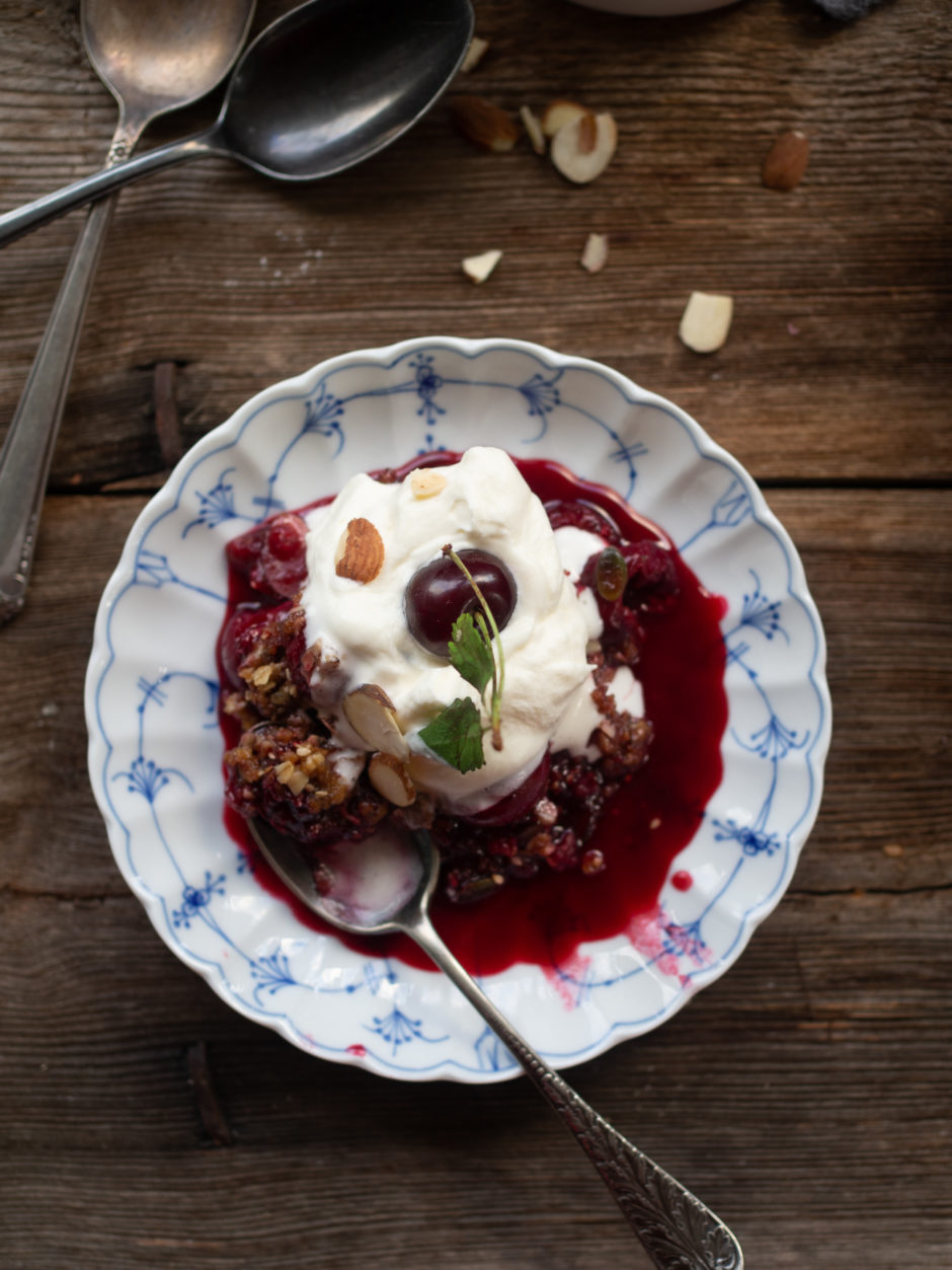 Sour Cherry Crisp with Almonds and Seeds (Smuldrepai med Kirsebær ...