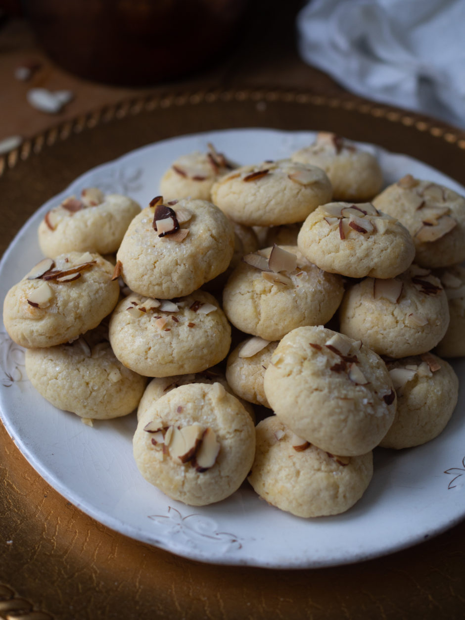 Serinakaker (Norwegian Christmas Cookies) - North Wild Kitchen