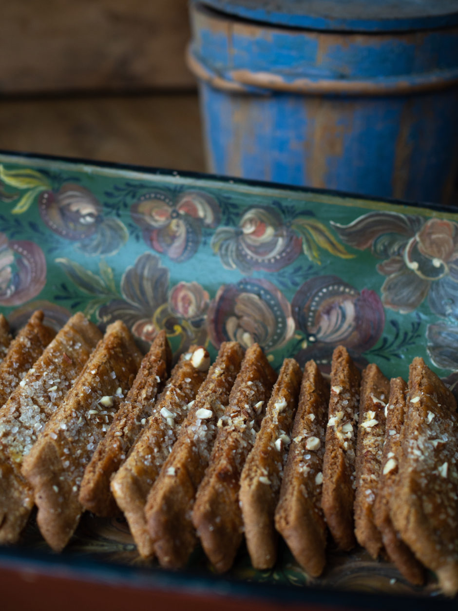 Brune Pinner (Norwegian Christmas Cookies) - North Wild Kitchen
