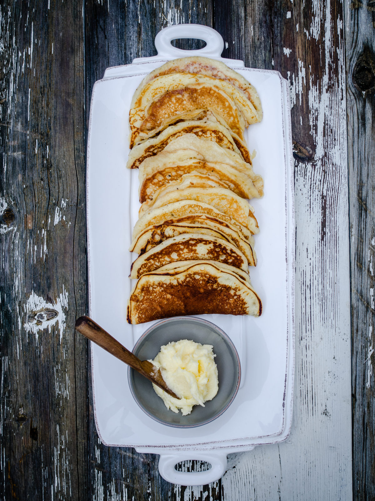 Norwegian Griddle Cakes with Buttercream (Sveler med Smørkrem) - North ...
