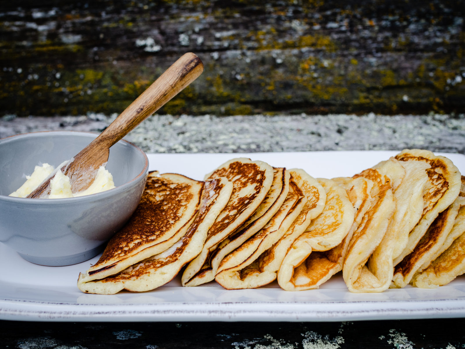 Norwegian Griddle Cakes with Buttercream (Sveler med Smørkrem) - North Wild Kitchen