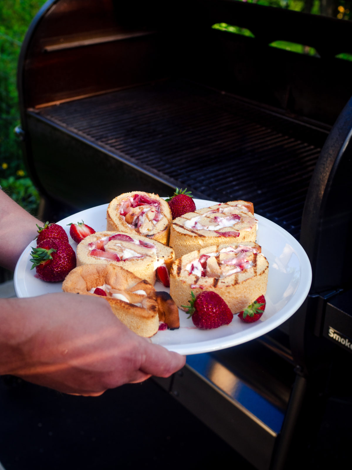 Grilled Strawberry Cream Cake Roll (Grillet Rullekake) - North Wild Kitchen