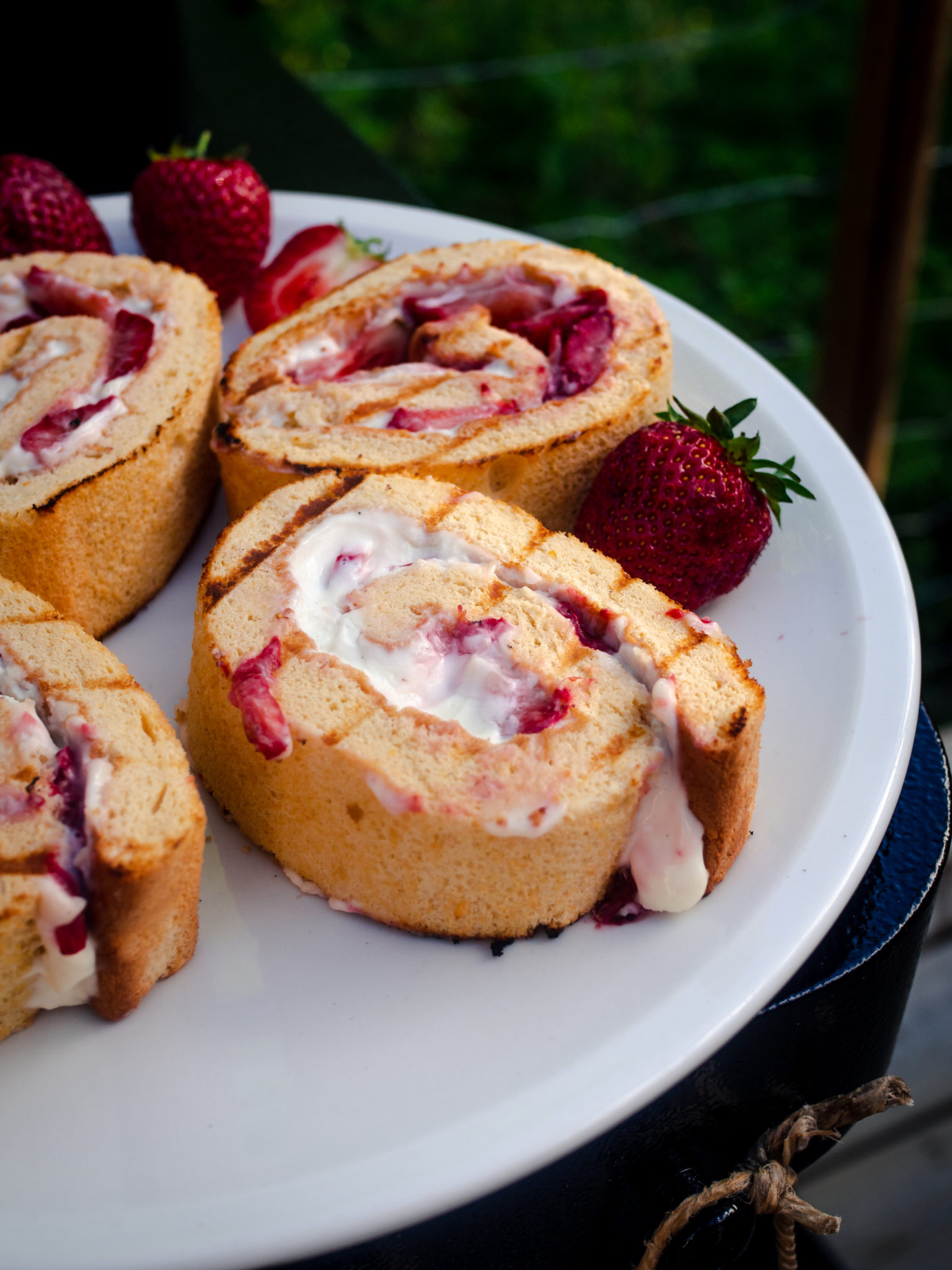 Grilled Strawberry Cream Cake Roll (Grillet Rullekake) - North Wild Kitchen