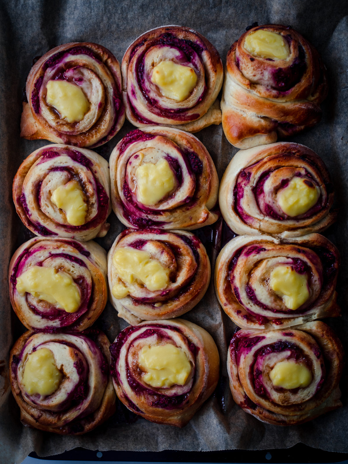 Raspberry Custard Buns (Bringebærsnurrer med vaniljekrem) - North Wild ...