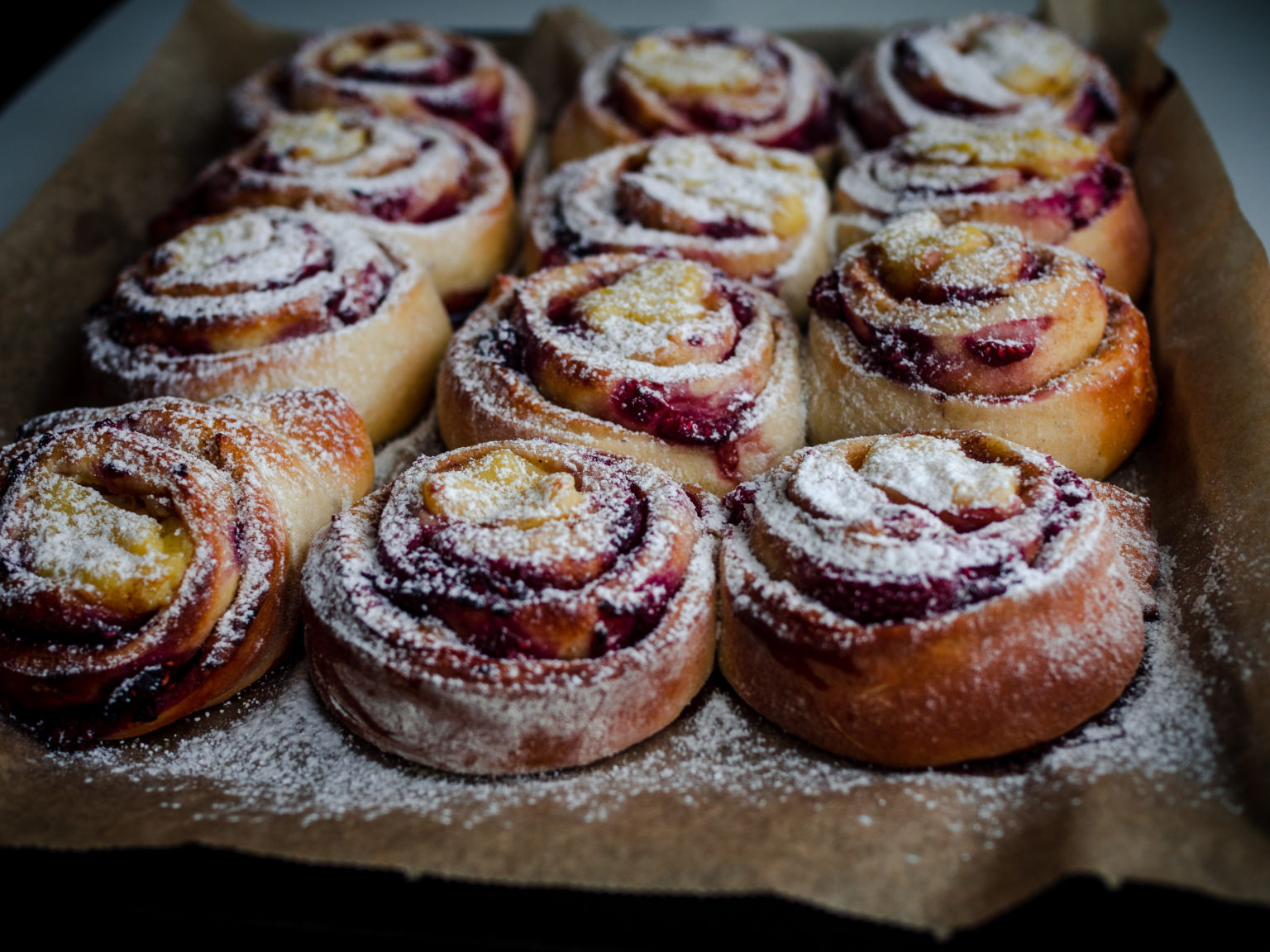 Raspberry Custard Buns (Bringebærsnurrer med vaniljekrem) - North Wild ...