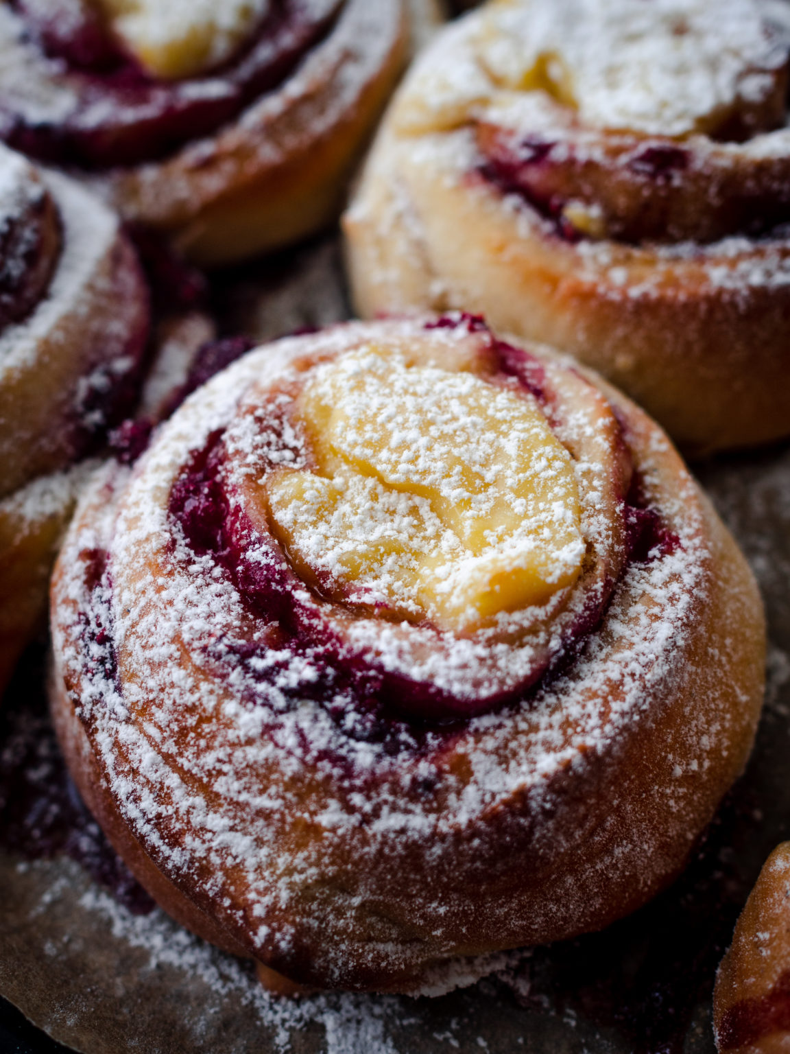 Raspberry Custard Buns (Bringebærsnurrer med vaniljekrem) - North Wild ...