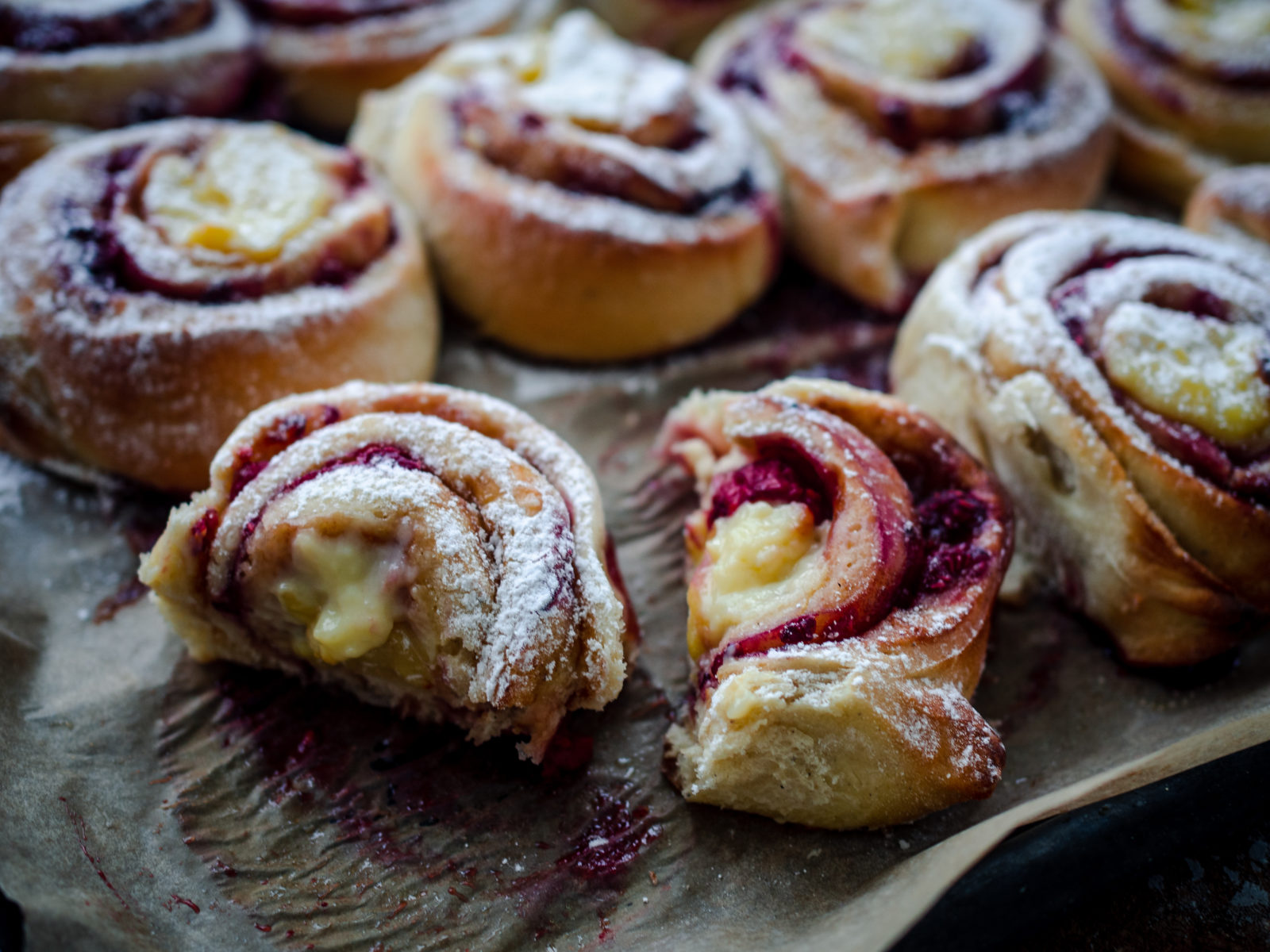 Raspberry Custard Buns (Bringebærsnurrer med vaniljekrem) - North Wild ...