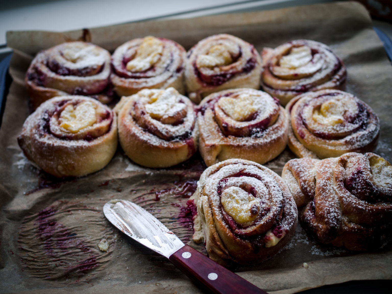 Raspberry Custard Buns (Bringebærsnurrer med vaniljekrem) - North Wild ...