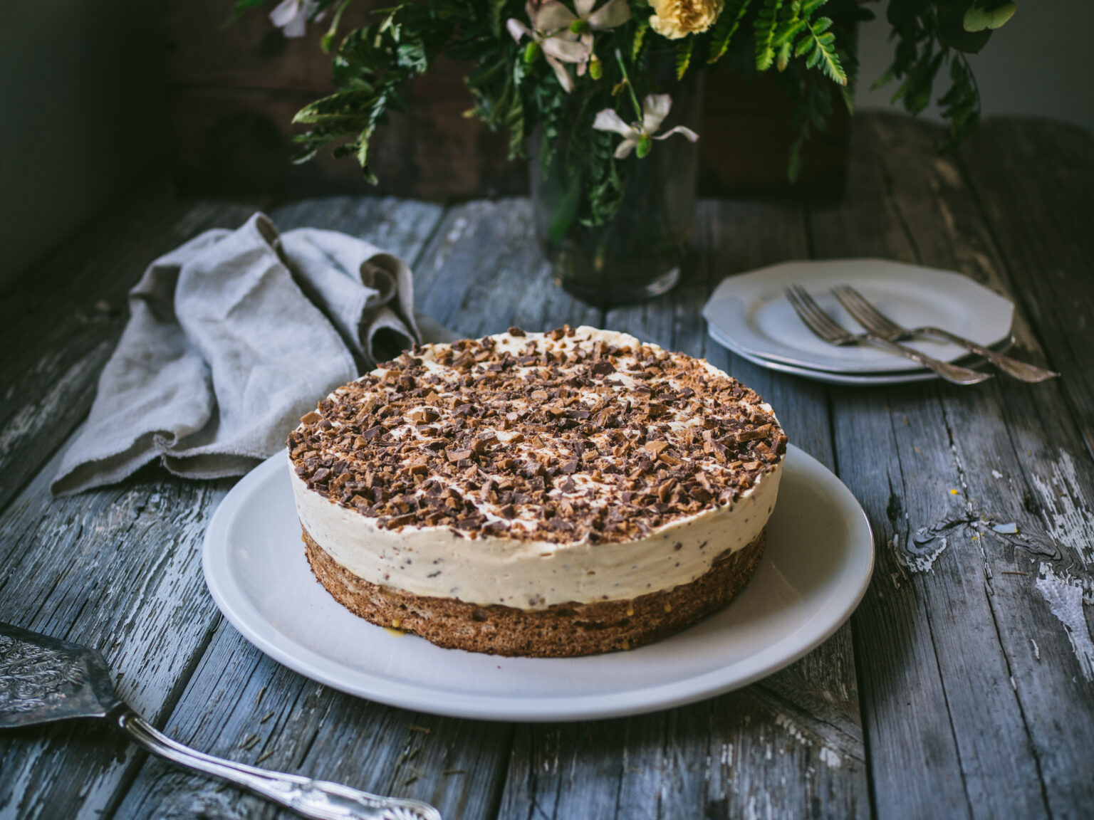 Daimiskake (Chocolate Toffee & Macaron Ice Cream Cake) - North Wild Kitchen