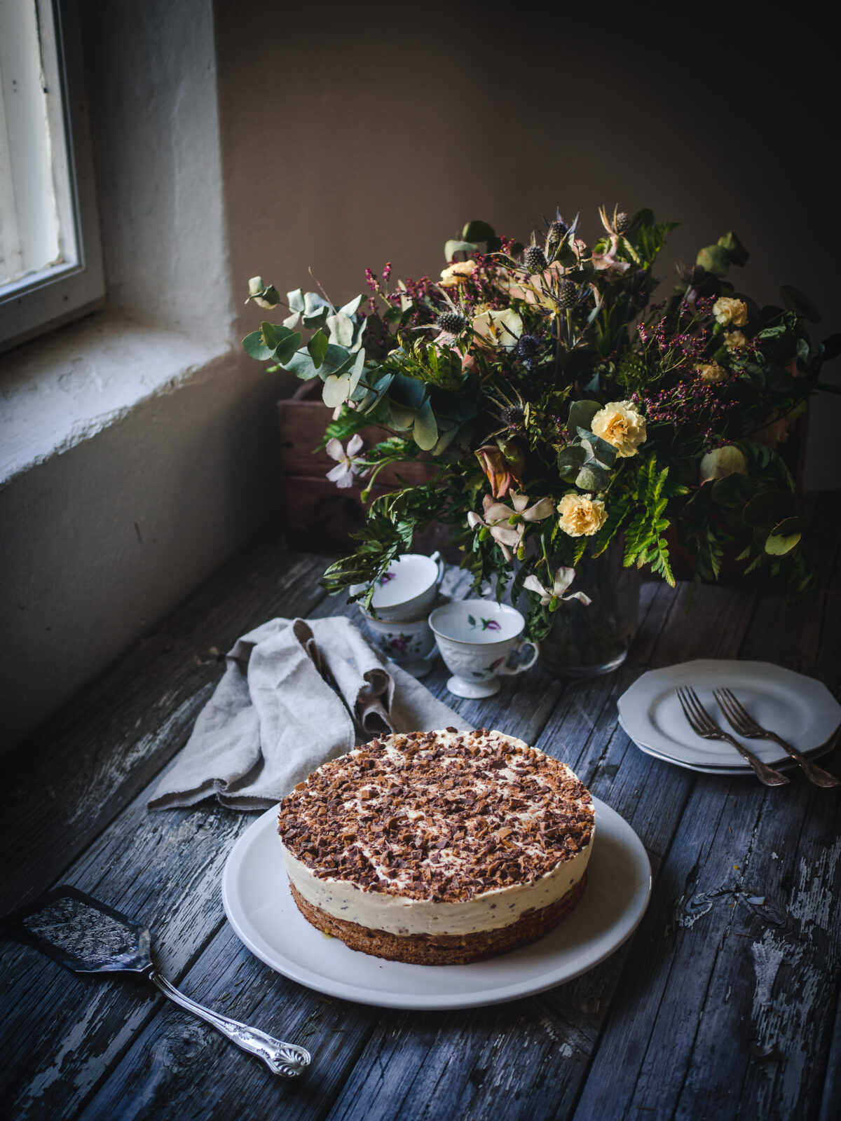 Daimiskake (Chocolate Toffee & Macaron Ice Cream Cake) - North Wild Kitchen