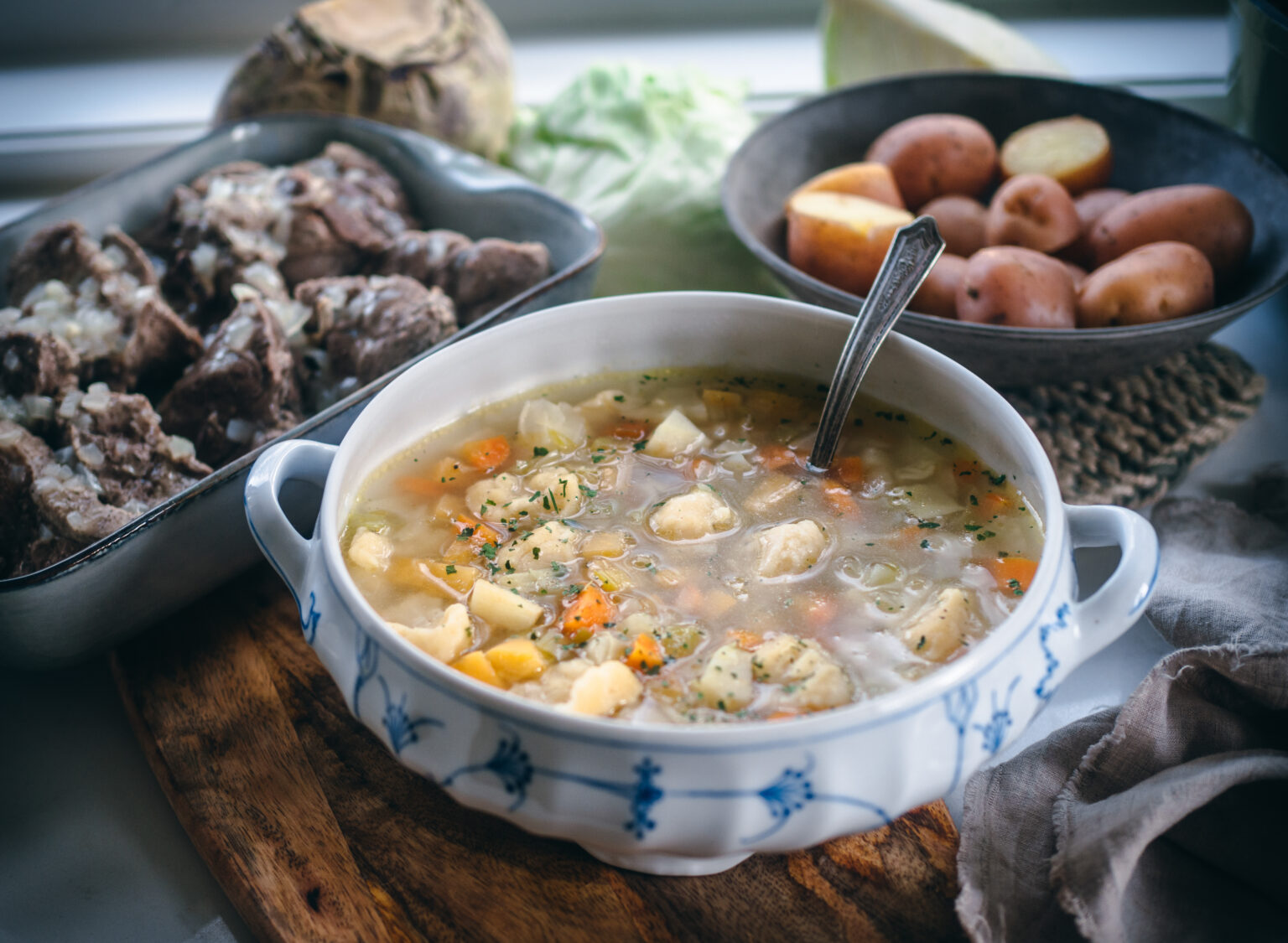 Raspberry Custard Buns (Bringebærsnurrer med vaniljekrem) - North Wild ...