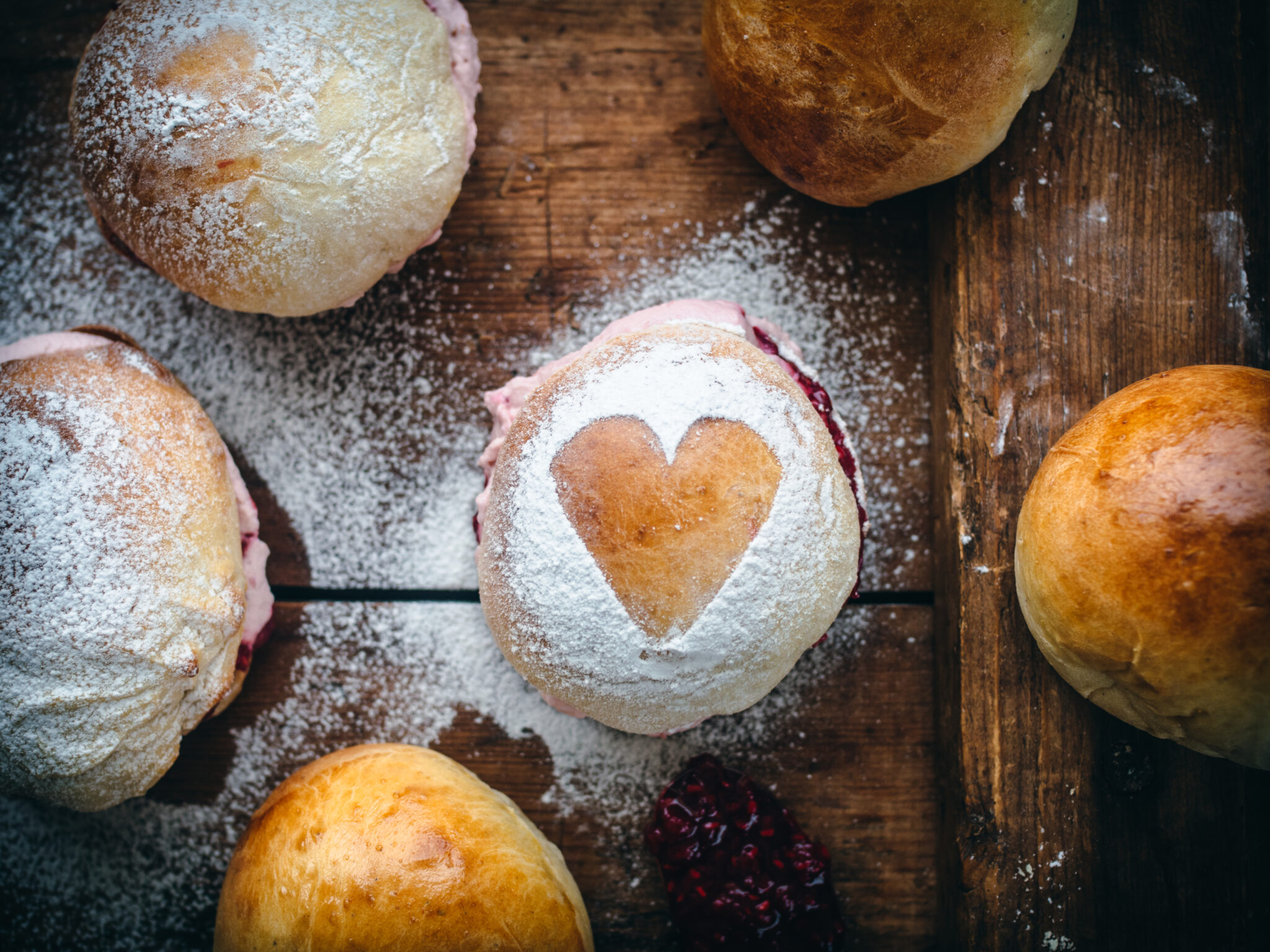 Carnival Buns with Raspberry Cream & Jam (Fastelavnsboller med ...