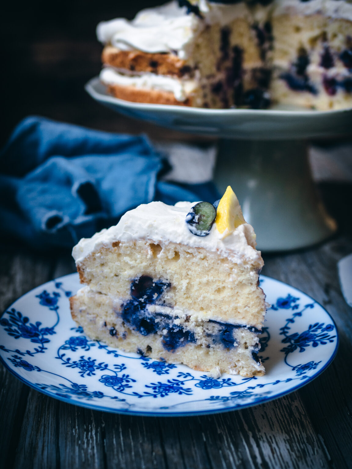 Lemon Blueberry Cream Cake (sitron- og blåbærkake) - North Wild Kitchen