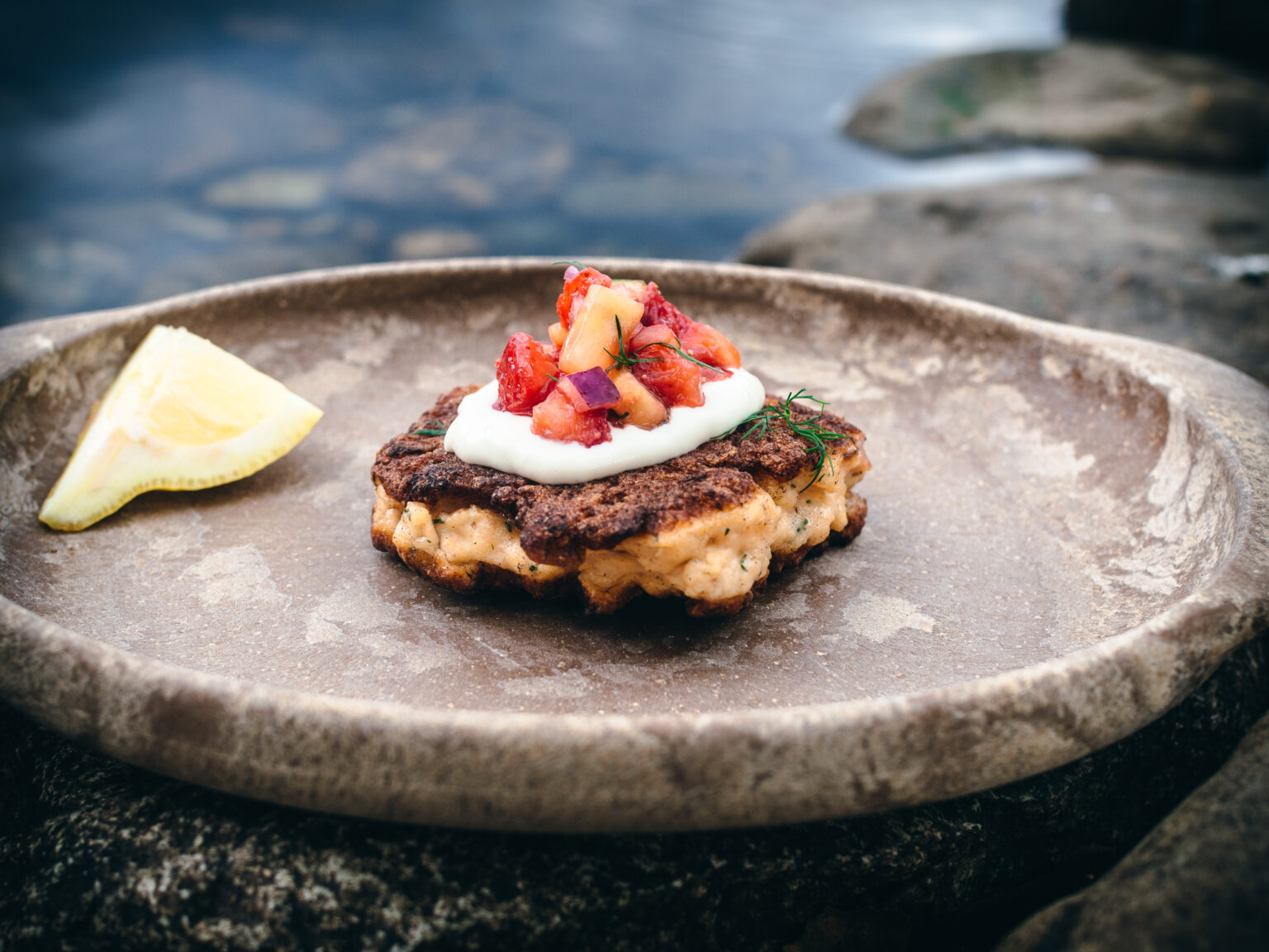 Salmon Fish Cakes with Garlicky Mayo & Strawberry Salsa (laksekaker ...