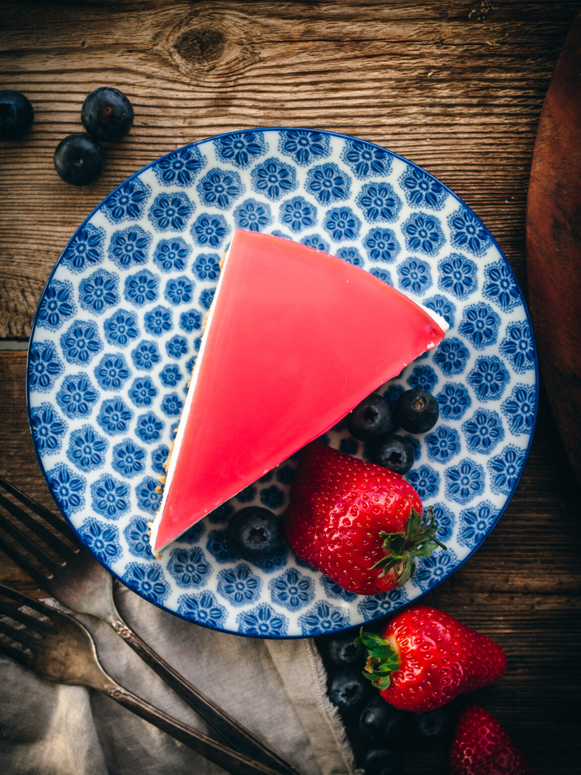 No-Bake Raspberry Jelly Cheesecake (ostekake med gelélokk) - North Wild ...