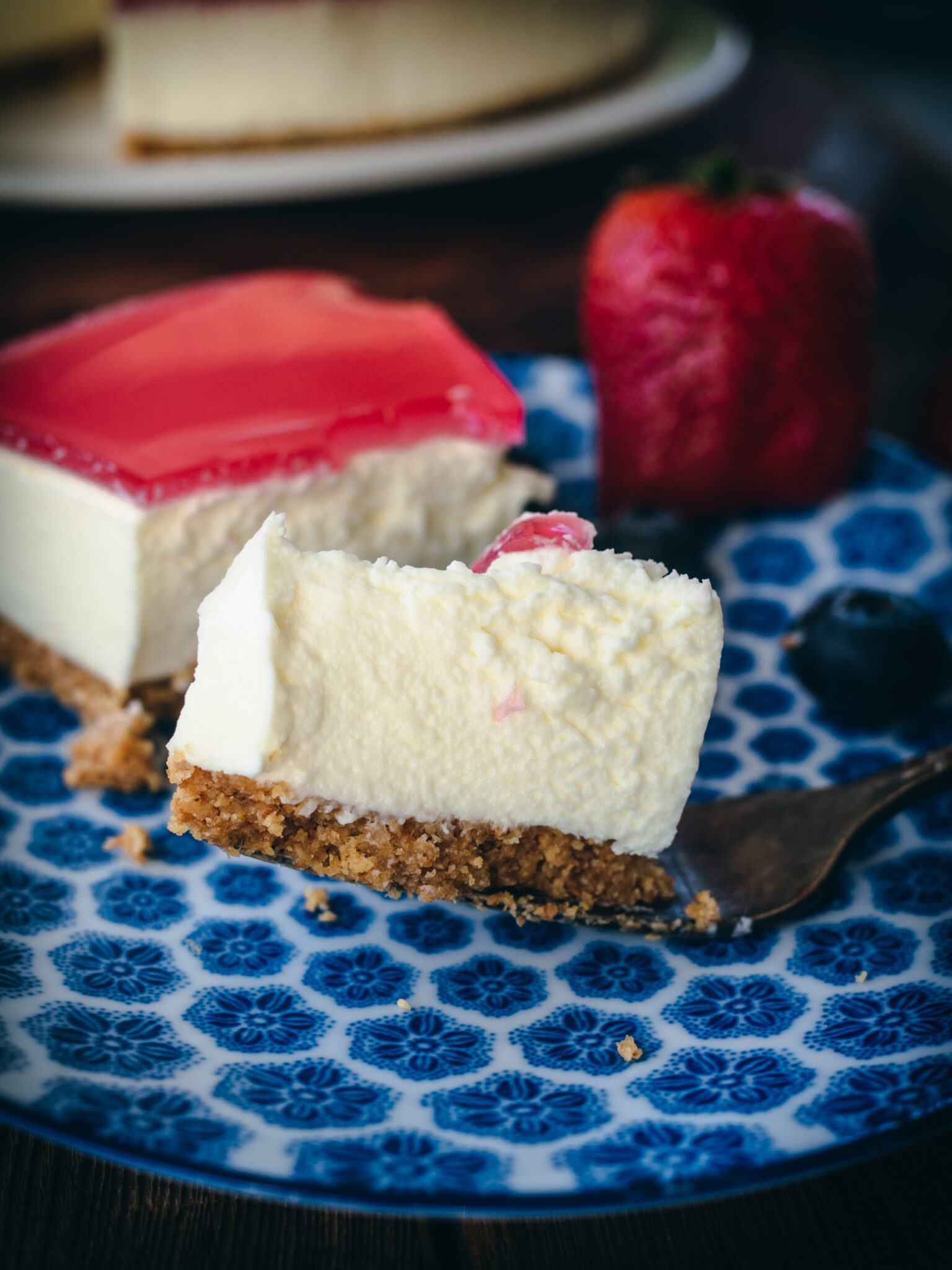 No-Bake Raspberry Jelly Cheesecake (ostekake med gelélokk) - North Wild ...
